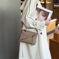 China Custom Genuine Leather Shoulder Bag for Women with Zipper Closure 30x20x10 cm for sale