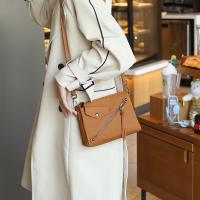 China Custom Genuine Leather Shoulder Bag for Women with Zipper Closure 30x20x10 cm for sale