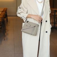 China Custom Genuine Leather Shoulder Bag for Women with Zipper Closure 30x20x10 cm for sale