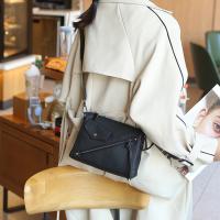 China Custom Genuine Leather Shoulder Bag for Women with Zipper Closure 30x20x10 cm for sale
