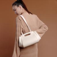 China Polyester Lining Cowhide Handbag Women Versatile Leather Bag for Everyday Wear 30cm for sale