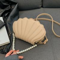 China Custom Logo Shell Shape Woman Handbag with Pearl Chain Fashion Design 25cm for sale
