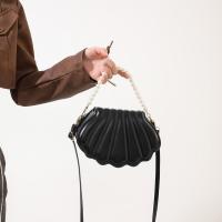 China Custom Logo Shell Shape Woman Handbag with Pearl Chain Fashion Design 25cm for sale