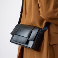 China Tofu Bag Small Square Braided Single Shoulder Crossbody Bag with Zipper Closure 20x15cm for sale