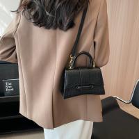 China Fashion Crocodile Pattern Shoulder Messenger Bag for Women 2024 Trendy Versatile Daily Use for sale