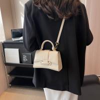 China Fashion Crocodile Pattern Shoulder Messenger Bag for Women 2024 Trendy Versatile Daily Use for sale