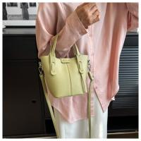 China All Seasons Essential Fashionable Women's Shoulder Bag 2023 with End Sensory Design for sale