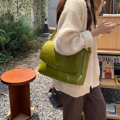 China Retro Large Capacity Leather Shoulder Bag for Women 2024 Vintage Fashion Handbag for sale