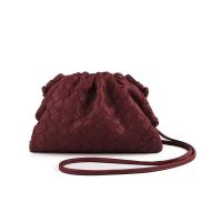 China Hand Woven Genuine Leather Cloud Bag Fashionable Design 30cm Daily Use Crossbody for sale