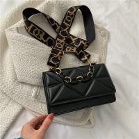 China Luxury Ladies Crossbody Bags Fashion Shoulder Female Bags Women Handbags All Seasons 30x20cm for sale