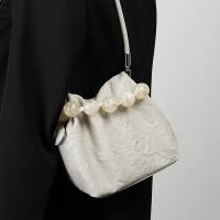 China Pearl Hand Bill Shoulder Bag All-in-One Niche Design Grade 30cm x 20cm for sale