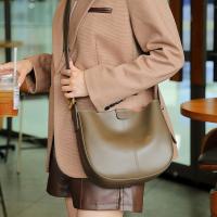 China Vintage Messenger Bag Women Crossbody Bag Custom Logo Available Sample 1 Piece for sale