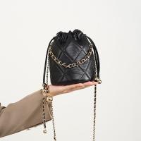 China Girls Fashion Chain Crossbody Bag Mini Shoulder Bag Custom Logo Sample 20x15cm for sale