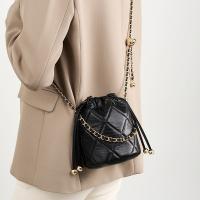 China Girls Fashion Chain Crossbody Bag Mini Shoulder Bag Custom Logo Sample 20x15cm for sale