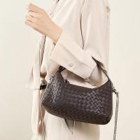 China Genuine Leather Woven Chain Shoulder Messenger Bag for Ladies 30cm x 20cm for sale
