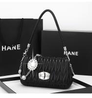 China OEM ODM Mini Crossbody Bag Sheepskin Chain Shoulder Bag for Women 20cm x 15cm for sale