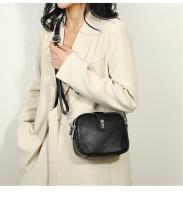 China Genuine Cow Leather Crossbody Shoulder Bag Zipper Closure Casual Daily Use 30x20x10 cm for sale