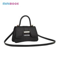 China Small Durable Chain Decoration Crossbody Messenger Bag for Women 20x15cm for sale