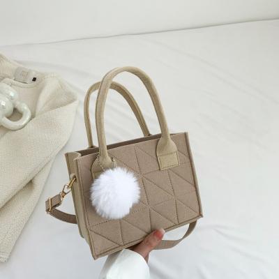 China PU Leather Messenger Bag Crossbody Shoulder Bag with Adjustable Strap 2023 Classic Handbag for sale