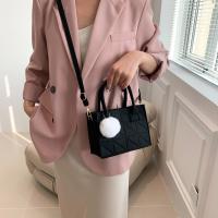 China PU Leather Messenger Bag Crossbody Shoulder Bag with Adjustable Strap 2023 Classic Handbag for sale