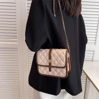China Stone Pattern PU Leather Crossbody Bag with Metal Chain for Women Custom Logo Luxury Quilting 30cm for sale