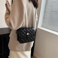 China Stone Pattern PU Leather Crossbody Bag with Metal Chain for Women Custom Logo Luxury Quilting 30cm for sale