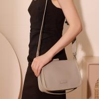China Custom Logo Leather Crossbody Shoulder Bag for Women 30x20x10 cm Portable Pillow Bag for sale