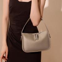 China Custom Logo Leather Crossbody Shoulder Bag for Women 30x20x10 cm Portable Pillow Bag for sale