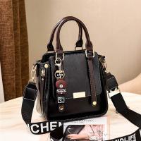 China Custom Logo Small Luxury Hand Bag for Business Performance Daily Use for sale