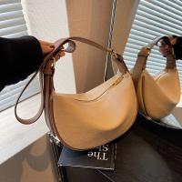 China Polyester Lining Dumpling Bag Single Shoulder Bag for Women 2023 Fashion 30x20cm for sale