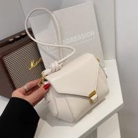 China Mini Women's Messenger Bag with Lock Geometric Design Low MOQ Mix Models 2024 Season for sale