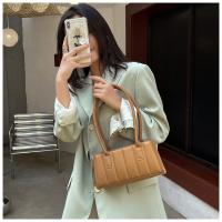 China Korean Designer Ladies Shoulder Handbag Simple Striped Pattern Daily Use 30x20cm for sale
