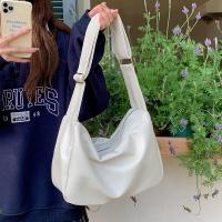 China Large Capacity Zipper Shoulder Bag for Women Soft Leather Messenger Bag 2023 for sale