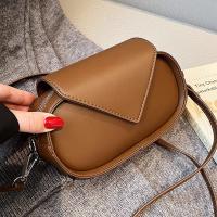China Small Women Crossbody Bag Chain Shoulder Messenger Bag 20x15x5cm Custom Logo for sale