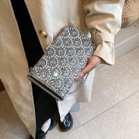 China Light Lady Pearl Chain Bag Zipper Closure Women Handbag Daily Use Custom Logo OEM for sale