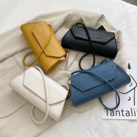 China Vintage Fashionable Small Square PU Leather Handbag Trendy Simple Underarm Bag 20x15cm for sale