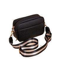 China Korean Style Ladies Small Square Bag with Zipper Closure 2024 Hot Women Handbag 20cm for sale