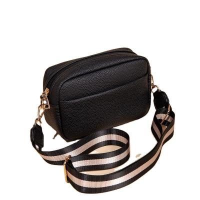 China Korean Style Ladies Small Square Bag with Zipper Closure 2024 Hot Women Handbag 20cm for sale