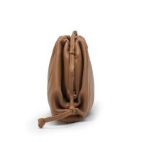 China Custom Logo Genuine Leather Pleated Clutch Bag Portable Design Women Handbag for sale