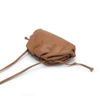 China Custom Logo Genuine Leather Pleated Clutch Bag Portable Design Women Handbag for sale