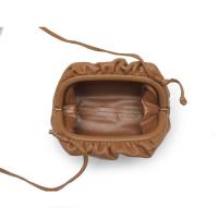 China Custom Logo Genuine Leather Pleated Clutch Bag Portable Design Women Handbag for sale