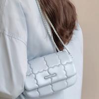 China PU Niche Design Chain Bag Women Fashion Single Shoulder Crossbody Bag Small Fragrance 20cm for sale