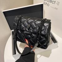 China Designer Rhombus Chain Crossbody Bag PU Leather Shoulder Handbag 25cm x 15cm for sale