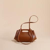 China Low MOQ Mix Models Cowhide Shoulder Bag Niche Design Versatile Armpit Bag for Women 25x15x5cm for sale