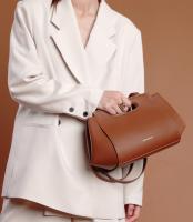 China Low MOQ Mix Models Cowhide Shoulder Bag Niche Design Versatile Armpit Bag for Women 25x15x5cm for sale