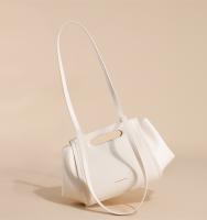 China Low MOQ Mix Models Cowhide Shoulder Bag Niche Design Versatile Armpit Bag for Women 25x15x5cm for sale