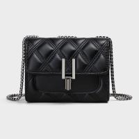 China Genuine Leather Crossbody Bag for Women Mini Square Chain Bag 2024 Summer for sale