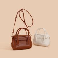 China Lady Trendy Clip Crossbody Shoulder Handbag Leather Hand Bag for Women Luxury Design 2024 for sale