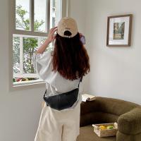 China Korean PU Leather Moon Bag Cute Dumpling Shoulder Messenger Bag for Women 2025 for sale