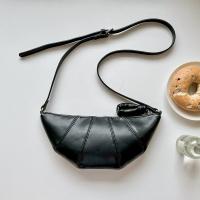 China Korean PU Leather Moon Bag Cute Dumpling Shoulder Messenger Bag for Women 2025 for sale